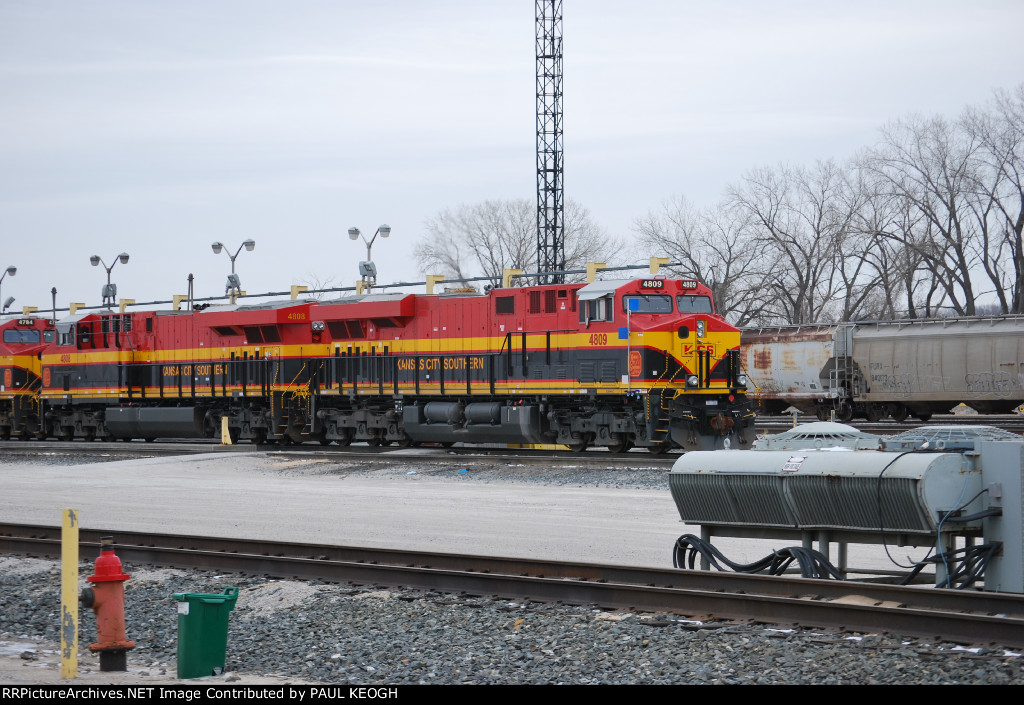 KCS 4809 and KCS 4808 on the Fuel Rack at KCS Knocke Yard.